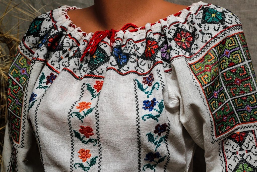 Buy a national Moldavian blouse! – Chisinau